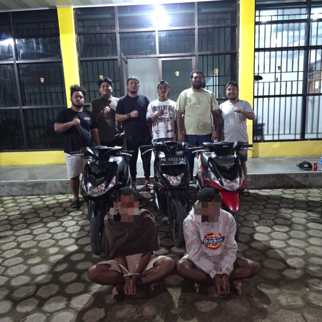 Pemkab Biak Numfor Serahkan Bantuan Longboat untuk Pokdarwis Yensama ...